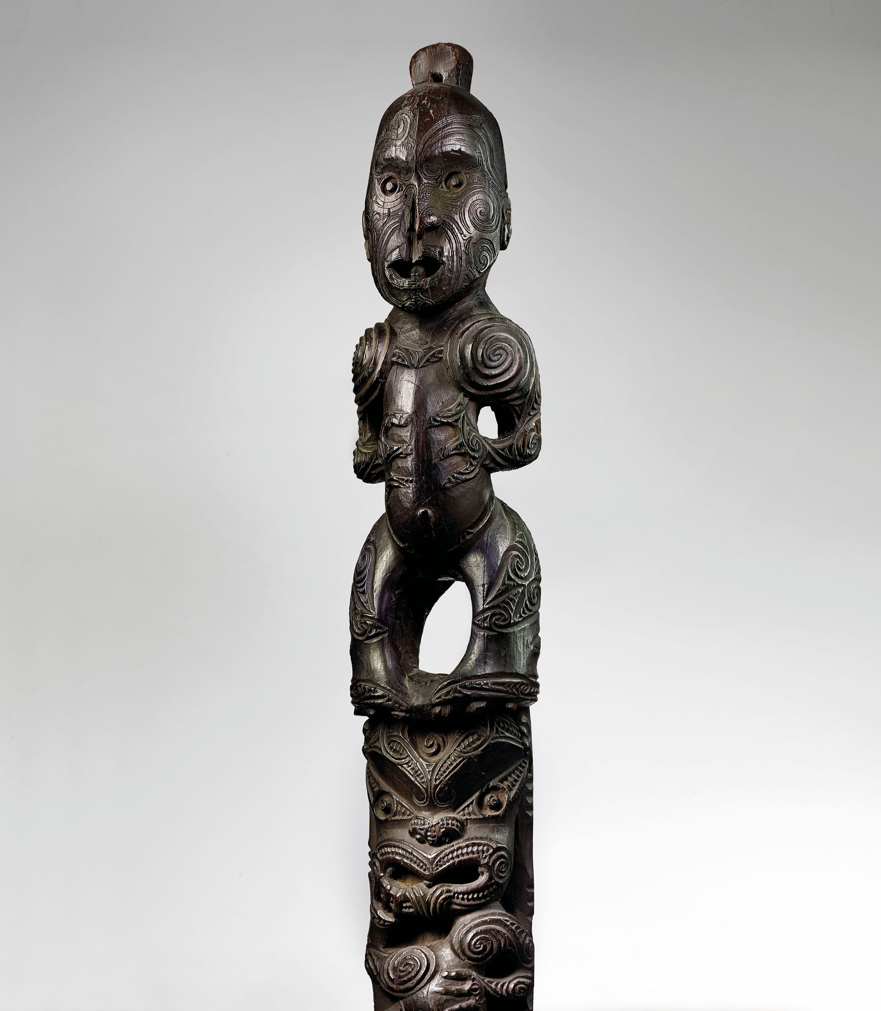 A TEKOTEKO MAORI GABLE FIGURE, New Zealand - Artkhade